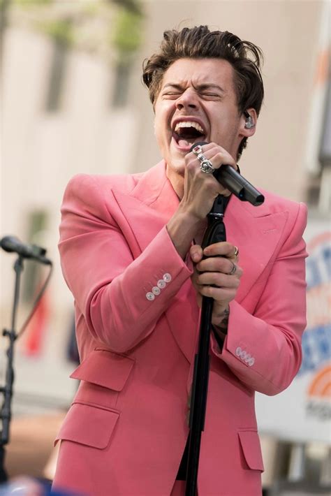 Harry Styles Hottest Photos See Sexiest Pictures Of The Hottie