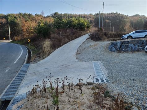 내일부터 횡성둔내현장 택지 부지조성하기위해서오늘 현장으로 장비투입하였네요~ 5필지택지조성과 분양도 같히시작합니다 국도변에서 50m떨 집짓기 집수리 리모델링