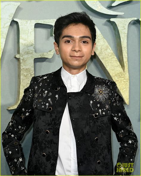 Full Sized Photo Of Yara Shahidi Alexander Molony Ever Anderson Peter