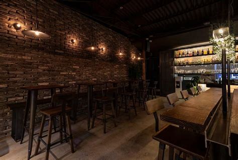 인더스트리얼 분위기의 모던빈티지 30평 펍 인테리어 인테리어 집 인테리어 디자인 와인 바