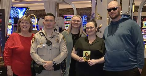 Las Vegas Police Officer Recognized For Trying To Save Mans Life After