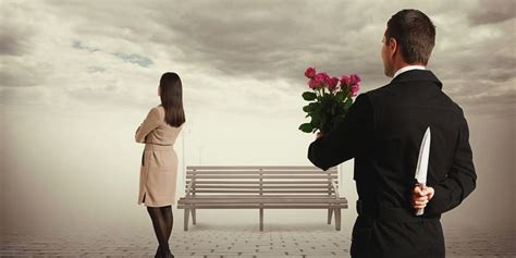 Самое ужасное когда поздно понимаешь рядом не друг а недруг Ложный