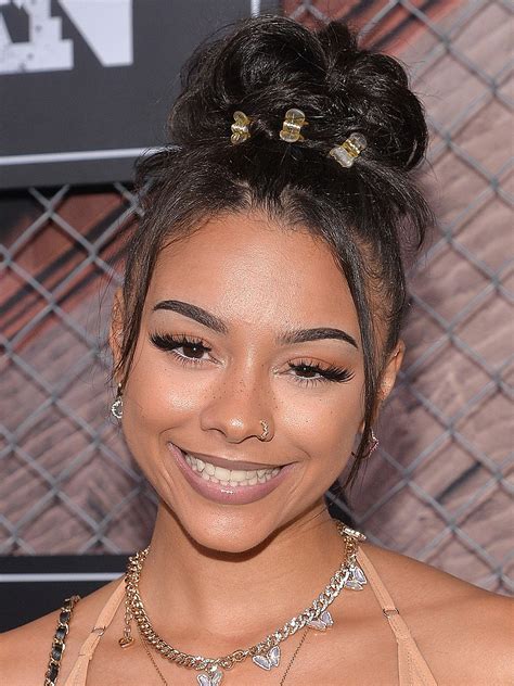 Alix Lapri Singer Actress