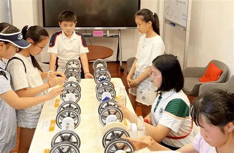 零距离体验科学乐趣，他们开启一场探索之旅实验化学世界