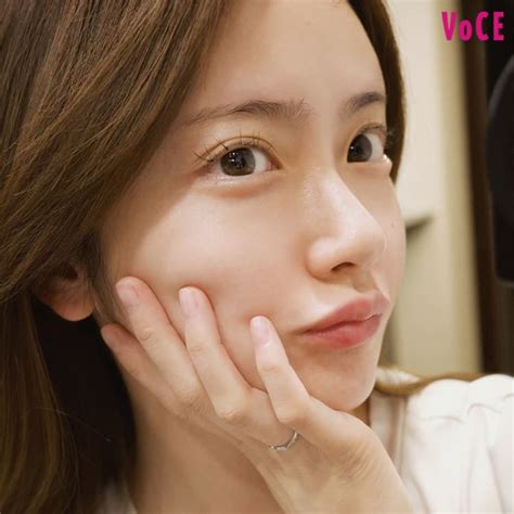 【小澤美里の美容メンテ】内側から発光！おざみ流、赤ちゃん肌のつくり方【気になる美容人のポーチの中身】｜美容メディアvoce（ヴォーチェ）