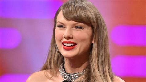 Taylor Swift Diss Track Actually Romantic Rumoured To Be About Charli Xcx Bbc News