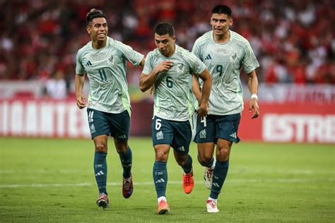 Liga Mx Efraín Álvarez Se Acerca A Chivas