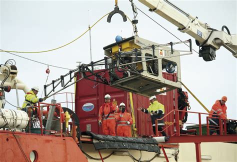 Rov Remotely Operated Vehicle With 12 Sensor Gradiometer Array Being