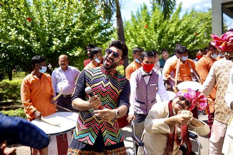 Junaid The Wedding Anchor Wedding Entertainers Mumbai Weddingsutra Favorites