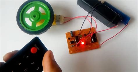 How To Make An Remote Control RC Motor Driver Using CD4017 IC DIY