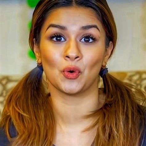 Avneet Kaur Scrolller