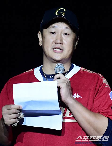 [포토] 이대호 눈물의 고별사