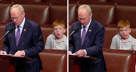 Видео Американски пратеник го однел синот на работа момчето сега е интернет ѕвезда Сите