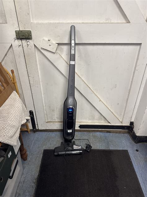 Bosch Allfloor Cordless Hoover Battery Light Flashing Untested Badgers Auctions