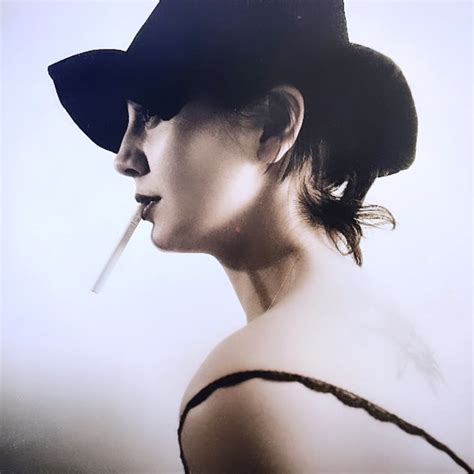 Mehrnoosh Poursarab ‎هر لحظه که تسلیمم در کارگه تقدیر آرام تر از آهو بی باک تر از شیرم هر لحظه