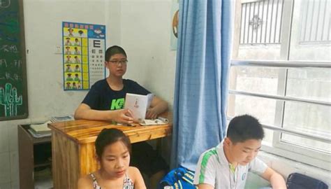 Ren Keyu Of China Becomes Worlds Tallest Teenager