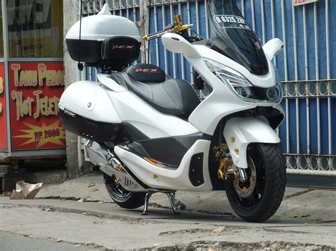 Gambar Modifikasi Honda Pcx Putih Sobotomotif