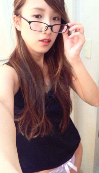 眼镜女神 Porn Pic