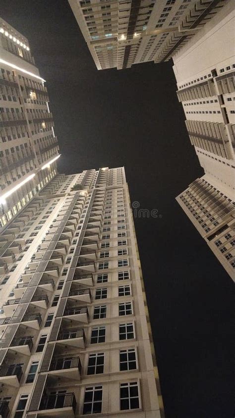 Dos Edificios Modernos Separados Imagen De Archivo Imagen De