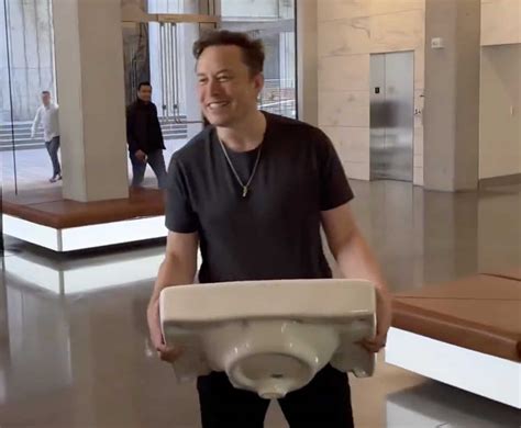 Elon Musk 突訪 Twitter 總部 拎住個廁所洗手盤自稱Chief Twit Unwire hk LINE TODAY