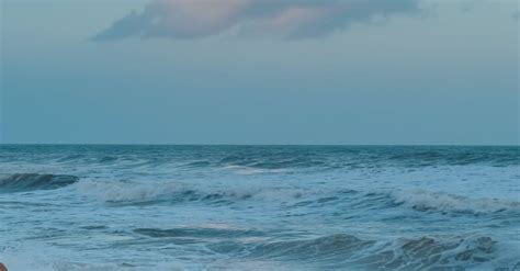 거품 경치 경치가 좋은 고요한 고요함 구름 구름 경치 그림 같은 돌 목가적인 물 밀물과 썰물 바다 바다 경치 바다의 바위 바위로 된 바탕화면