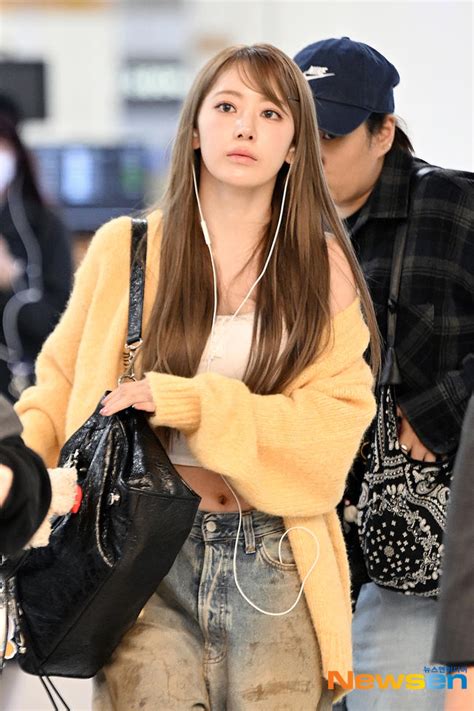 르세라핌 사쿠라 ‘반짝반짝 윤기 나는 꿀피부[포토엔hd]