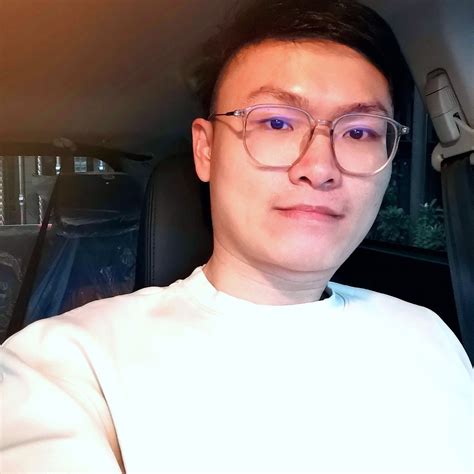 钟盛忠 Nick Chung 鍾盛忠 恭喜恭喜！四喜临门！四首mv都各自突破了100万views！ 感谢大家的分享和like！感谢主！我们会做得更好！继续唱好歌给大家听！万岁