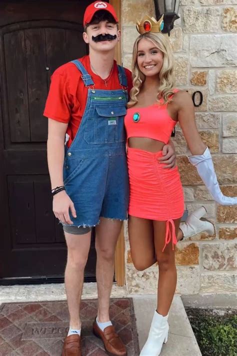 20 Funny Couple Halloween Costumes That Will Surprise Everyone Its