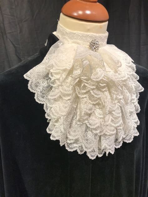 Jabot Venezianojabot In Pizzo Cucito A Mano Etsy Fashion Design