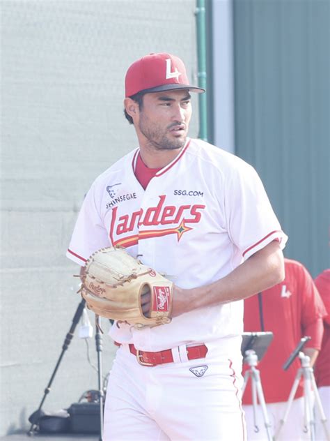 [여기는 오키나와]아직 시작도 안 했는데…ssg 화이트 햄스트링 부상 조기 귀국