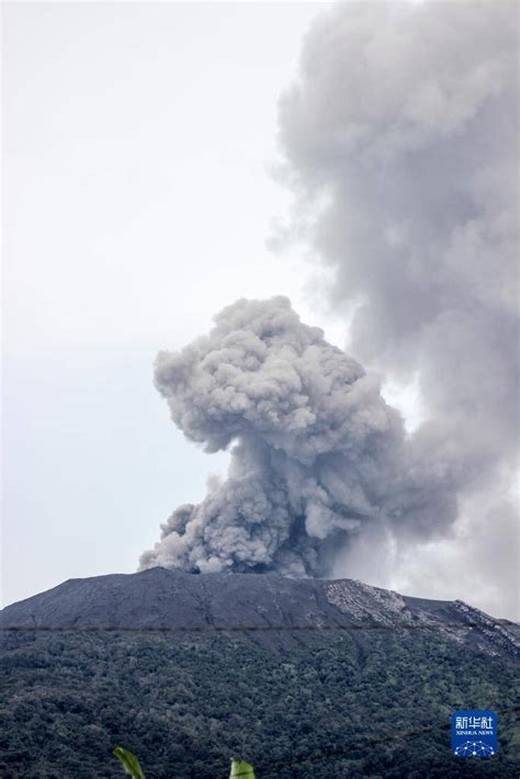 印尼马拉皮火山喷发 火山灰柱达500米 姚瑞 研究 总台