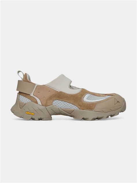 Купить Сандалии sandal Roa по цене 37 730 р. в интернет-магазине NUW.STORE