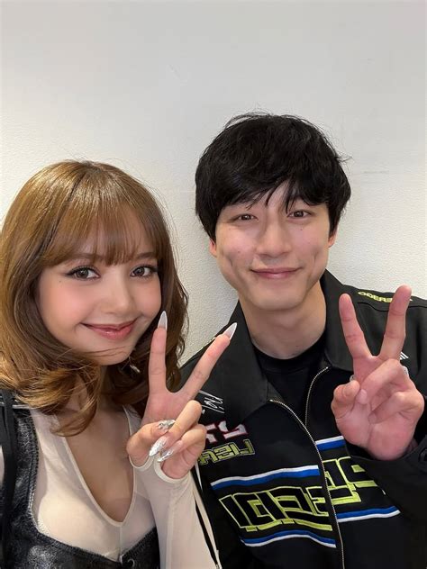 「立派なセクハラ」blackpink・lisa、坂口健太郎への“噛みつき”が物議 拡散された画像の問題点｜概要｜ニュース｜ピンズバnews