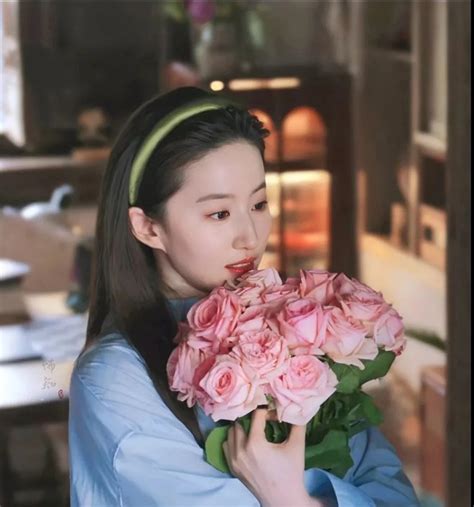 刘亦菲捧花头像