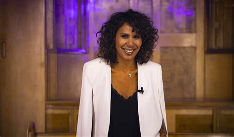 Isabelle Racicot Pose Avec Son Grand Garçon Finissant