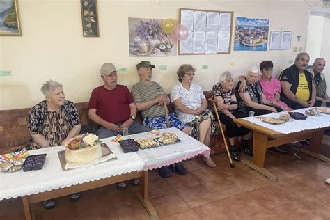 Резидентна грижа Дом за стари хора сЧернозем отпразнува двадесет и