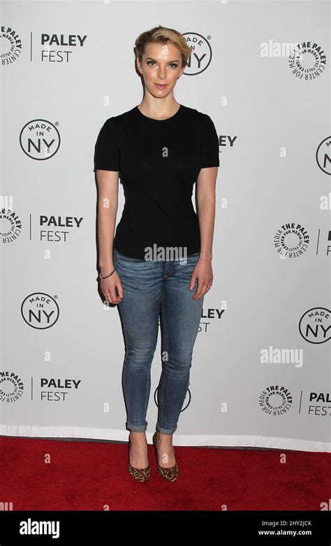 Betty Gilpin Attending A Photocall For Nurse Jackie Held At The Paley Center For Media In New