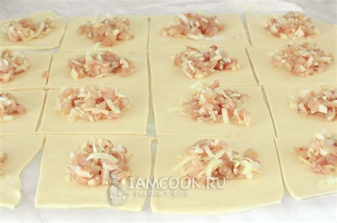 Самса из слоеного теста с курицей и сыром — рецепт с фото пошагово