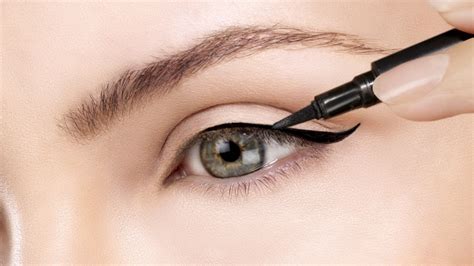 Eyeliner Mistakes Youre Probably Making