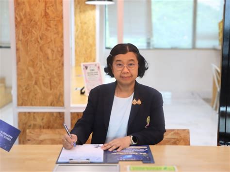 ศาสตราจารย์ คณะศิลปกรรมศาสตร์ จุฬาลงกรณ์มหาวิทยาลัย Facebook