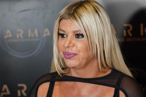 Dara Bubamara SkaČe Sa Lustera Tokom Akcije Pevačica Otkrila Detalje Intime Evo šta Radi S