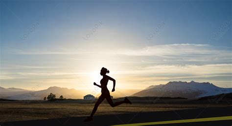 달리기 운동 이미지 Hd 포스터 젊은 빛 배경 사진 무료 다운로드 Lovepik