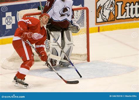 Kyle Calder Has Uma Vara Em Sua Orelha Foto De Stock Editorial Imagem De Atleta Esporte 34678318