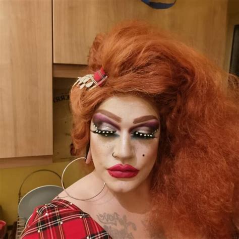 Spotlight Pebble Dash Gurl Global