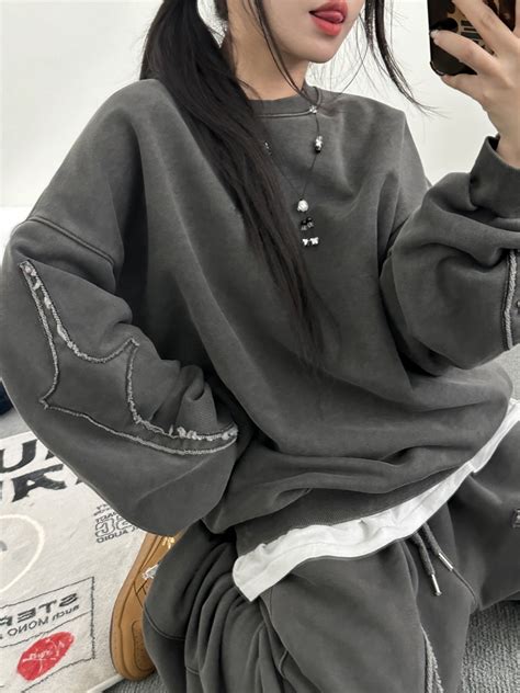 Unisex소장추천 피기 워싱 피그먼트 블링 스타 패치 유니크 더 힙 루즈 맨투맨2color 에이블리