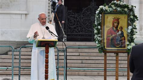 Папа Франциск отправи молитва Царица Небесна Новини бг