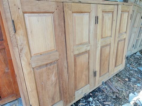 หน้าต่างไม้สักลูกฟัก ชุด4บาน ฟักนูนกรอบคิ้ว มี2ชุด 1 ชุดลูกฟักทึบ4บาน 1ชุด 2 ชุดลูกฟัก2บานและ