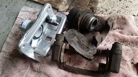 쏘렌토 Crdi 리어 브레이크 캘리퍼 불량으로 초기 가속 불량 및 운행 중 쇠갈리는 소음 발생 캘리퍼 디스크로터 패드 교체 정비 네이버 블로그