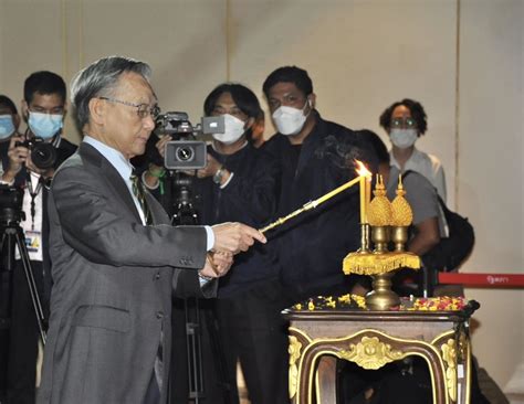 การเมือง สภาฯทำพิธีอัญเชิญพระบรมราชานุสาวรีย์ ร 7 ประดิษฐานบนพระที่นั่งพุดตานกาญจนสิงหาสน์