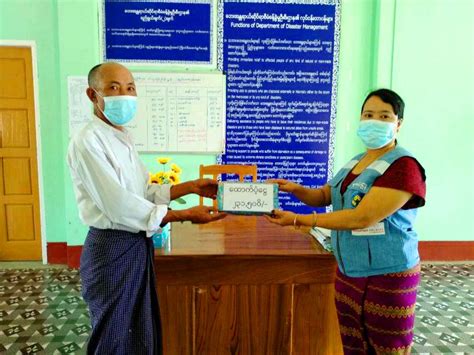 မင်းဘူး စကု မြို့နယ် ကိုင်းမကြီးကျေးရွာမှ လေဘေးသင့်အိမ်ထောင်စုများအတွက် ထောက်ပံ့ငွေများ ပေးအပ